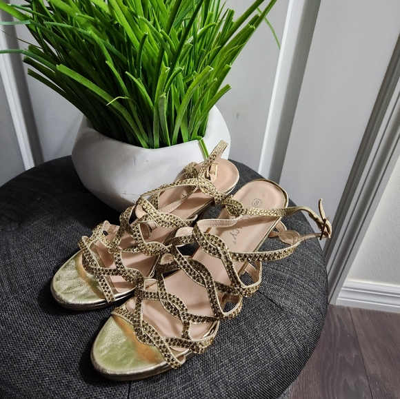 Shoes | Special Heels 2 Different Sizes Same Shoe | Poshmark
